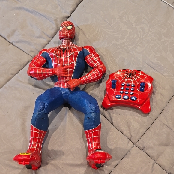thinkway | Toys | Spiderman 3 Remote Controlled Action Command ...